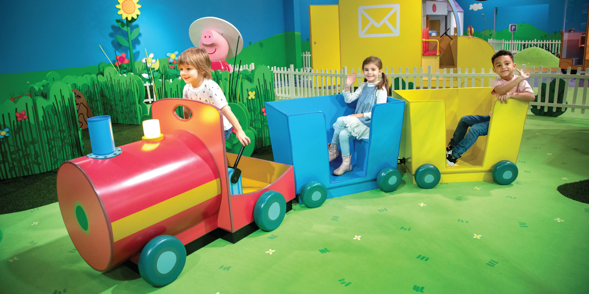 Grandpa Pig's Train | PEPPA PIG World of Play Dallas